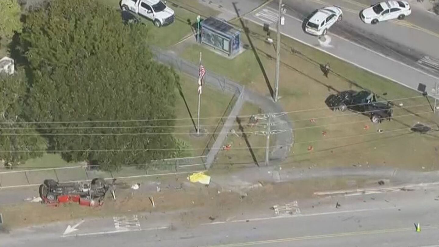 GRAPHIC VIDEO: 1 dead, 1 injured after crash in southern Miami-Dade