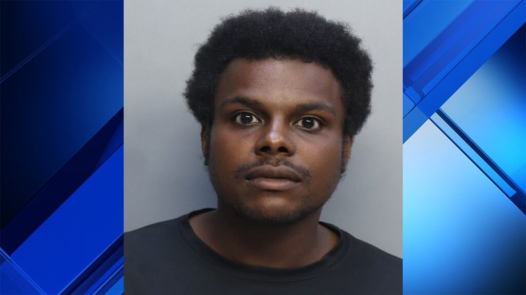 Man accused of throwing display shelves to ground at Miami Beach smoke shop